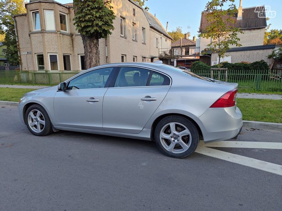 Grey Volvo S60 2012 in Kaunas, with an engine capacity of 2.50 L and mileage of 270 thousand km for 4400 €, photo 8 on AUTOMOTO.COM.LV