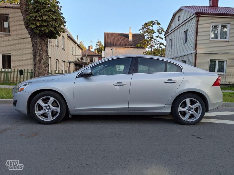 Grey Volvo S60 2012 in Kaunas, with an engine capacity of 2.50 L and mileage of 270 thousand km for 4400 €, photo 10 on AUTOMOTO.COM.LV