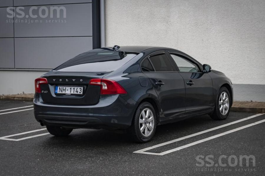Grey Volvo S60 2013 in Riga, with an engine capacity of 1.60 L and mileage of 0 thousand km for 5500 €, photo 4 on AUTOMOTO.COM.LV