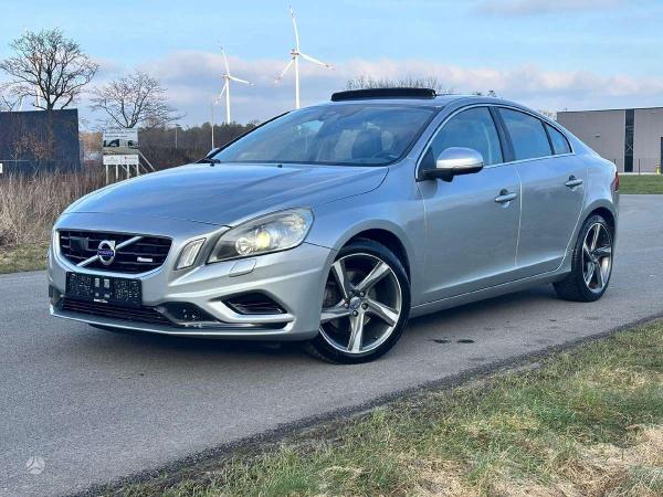 Pelēks Volvo S60 2013 Kauņa, ar dzinēja tilpumu 1.56 L un nobraukumu 239 tūkst. km par 5999 €, foto 1 vietnē AUTOMOTO.COM.LV