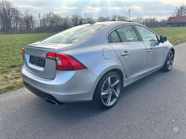 Pelēks Volvo S60 2013 Kauņa, ar dzinēja tilpumu 1.56 L un nobraukumu 239 tūkst. km par 5999 €, foto 3 vietnē AUTOMOTO.COM.LV