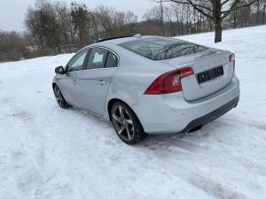 Grey Volvo S60 2013 in Kaunas, with an engine capacity of 1.56 L and mileage of 245 thousand km for 5750 €, photo 2 on AUTOMOTO.COM.LV