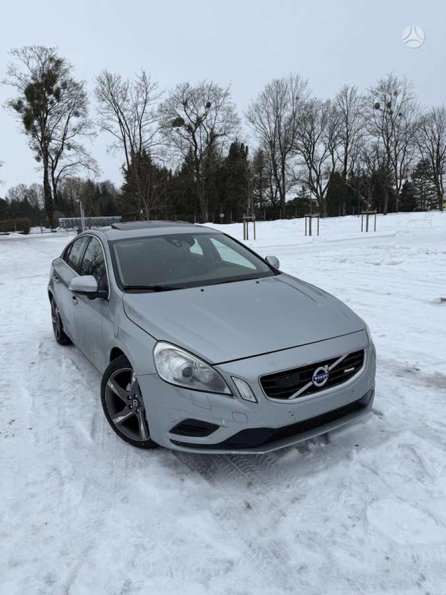 Grey Volvo S60 2013 in Kaunas, with an engine capacity of 1.56 L and mileage of 245 thousand km for 5750 €, photo 3 on AUTOMOTO.COM.LV
