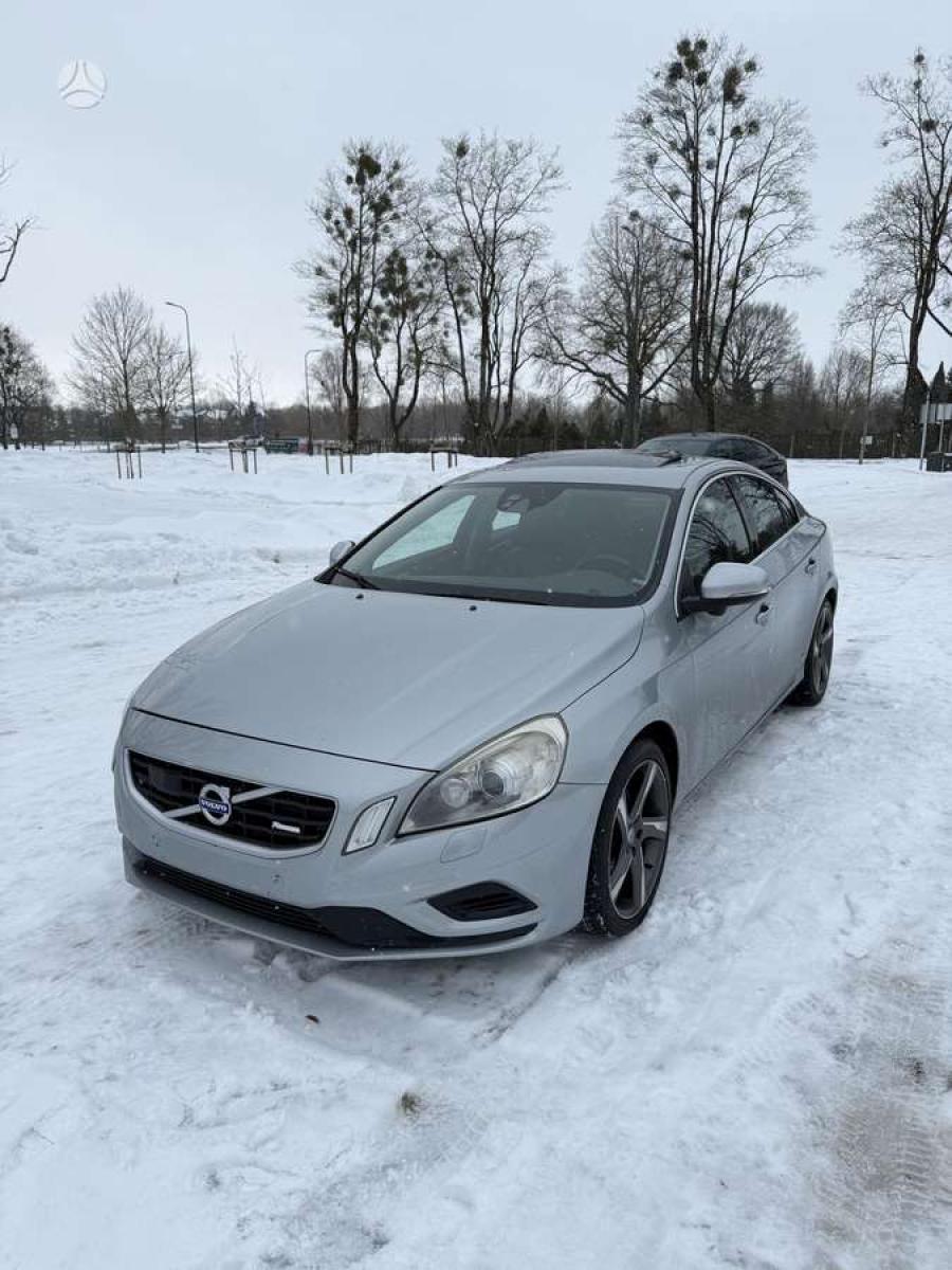 Grey Volvo S60 2013 in Kaunas, with an engine capacity of 1.56 L and mileage of 245 thousand km for 5750 €, photo 4 on AUTOMOTO.COM.LV