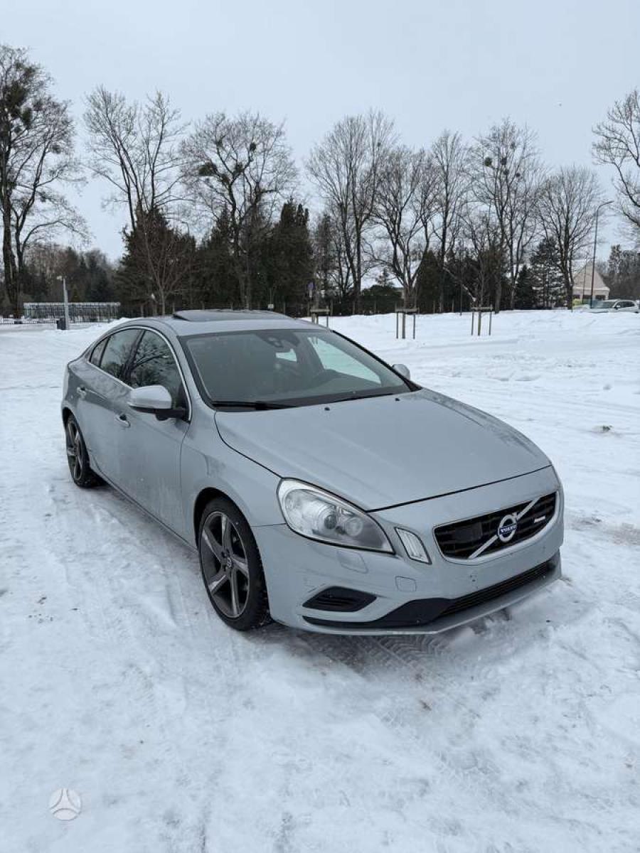 Grey Volvo S60 2013 in Kaunas, with an engine capacity of 1.56 L and mileage of 245 thousand km for 5750 €, photo 5 on AUTOMOTO.COM.LV