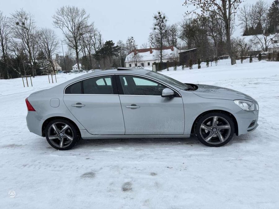 Grey Volvo S60 2013 in Kaunas, with an engine capacity of 1.56 L and mileage of 245 thousand km for 5750 €, photo 7 on AUTOMOTO.COM.LV
