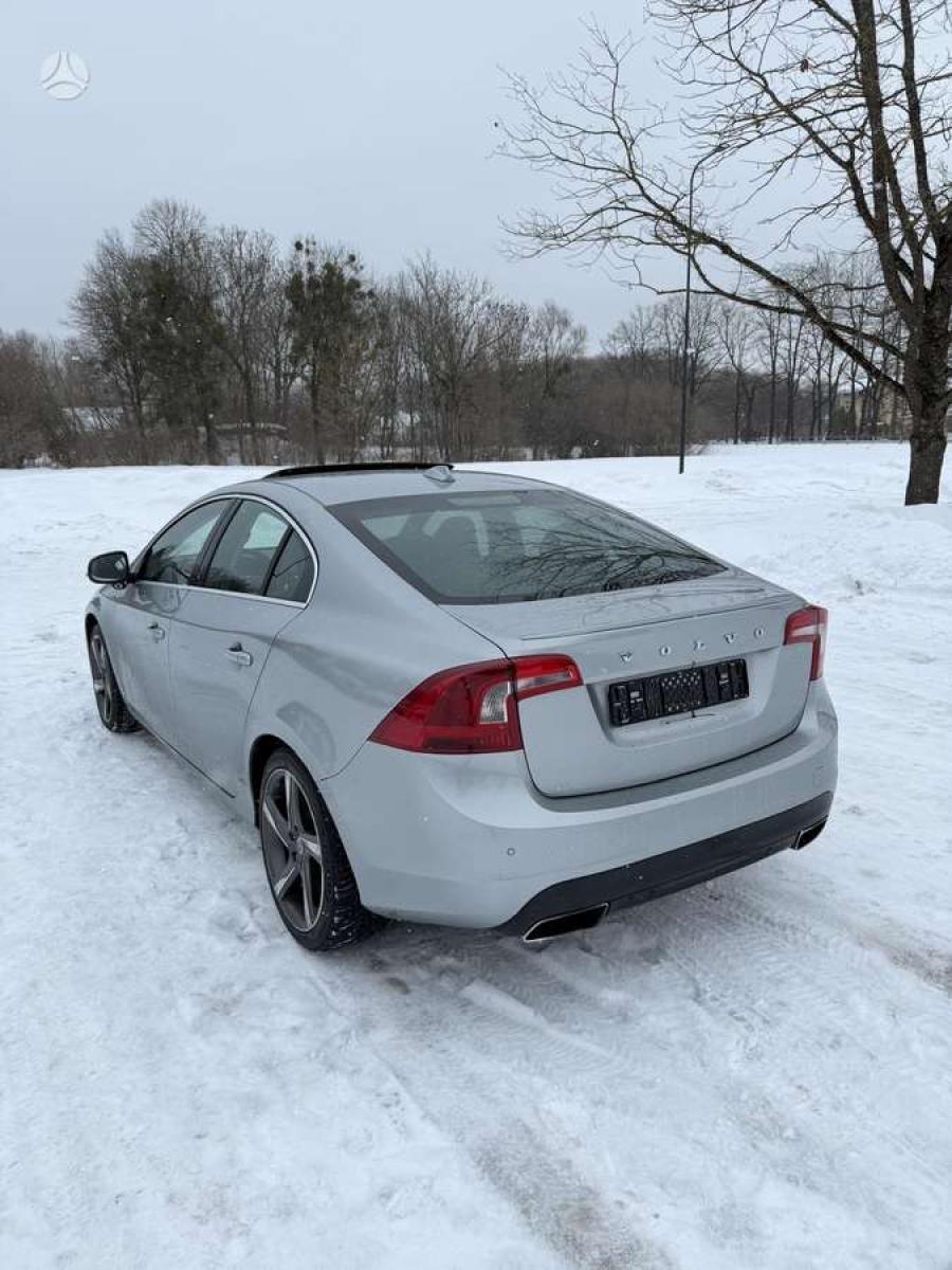 Grey Volvo S60 2013 in Kaunas, with an engine capacity of 1.56 L and mileage of 245 thousand km for 5750 €, photo 11 on AUTOMOTO.COM.LV