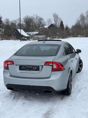 Grey Volvo S60 2013 in Kaunas, with an engine capacity of 1.56 L and mileage of 245 thousand km for 5750 €, photo 12 on AUTOMOTO.COM.LV