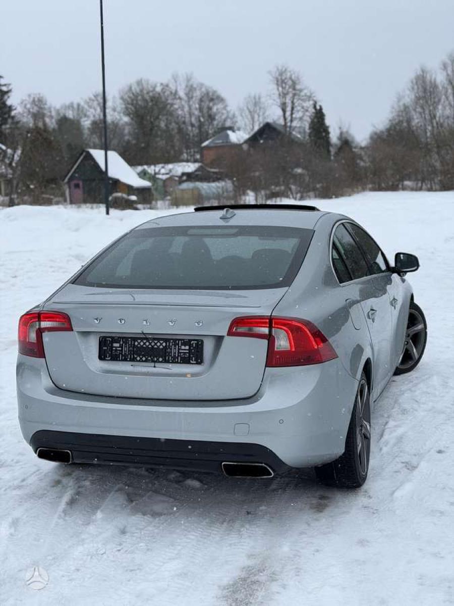 Grey Volvo S60 2013 in Kaunas, with an engine capacity of 1.56 L and mileage of 245 thousand km for 5750 €, photo 12 on AUTOMOTO.COM.LV
