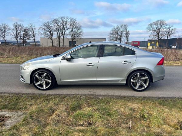 Pelēks Volvo S60 2013 Kauņa, ar dzinēja tilpumu 1.56 L un nobraukumu 245 tūkst. km par 5850 €, foto 10 vietnē AUTOMOTO.COM.LV