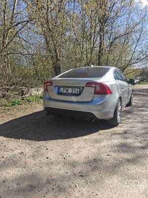 Grey Volvo S60 2013 in Vilnius, with an engine capacity of 2.50 L and mileage of 246 thousand km for 4500 €, photo 5 on AUTOMOTO.COM.LV