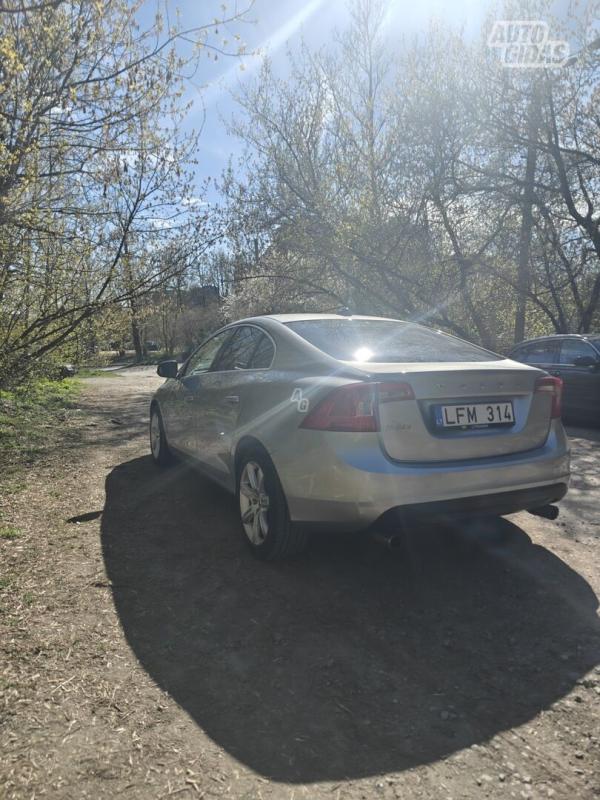 Grey Volvo S60 2013 in Vilnius, with an engine capacity of 2.50 L and mileage of 246 thousand km for 4500 €, photo 5 on AUTOMOTO.COM.LV