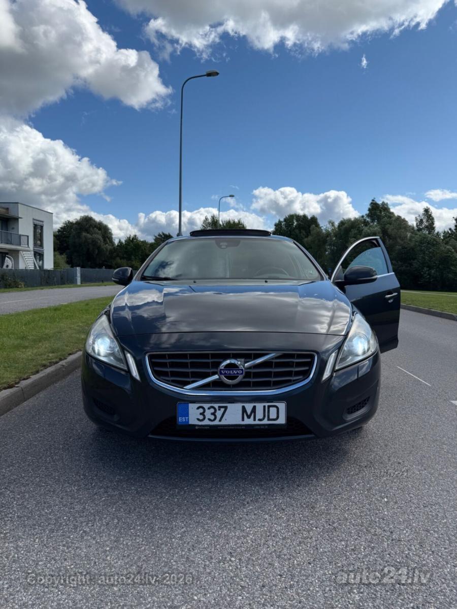 Grey Volvo S60 2013 in Tallinn, with an engine capacity of 2.00 L and mileage of 230 thousand km for 6890 €, photo 1 on AUTOMOTO.COM.LV