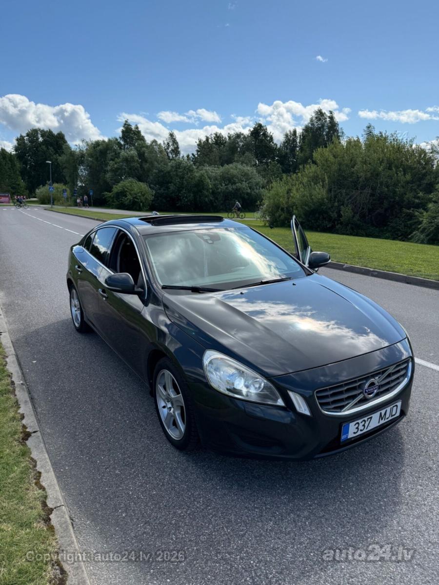 Grey Volvo S60 2013 in Tallinn, with an engine capacity of 2.00 L and mileage of 230 thousand km for 6890 €, photo 3 on AUTOMOTO.COM.LV