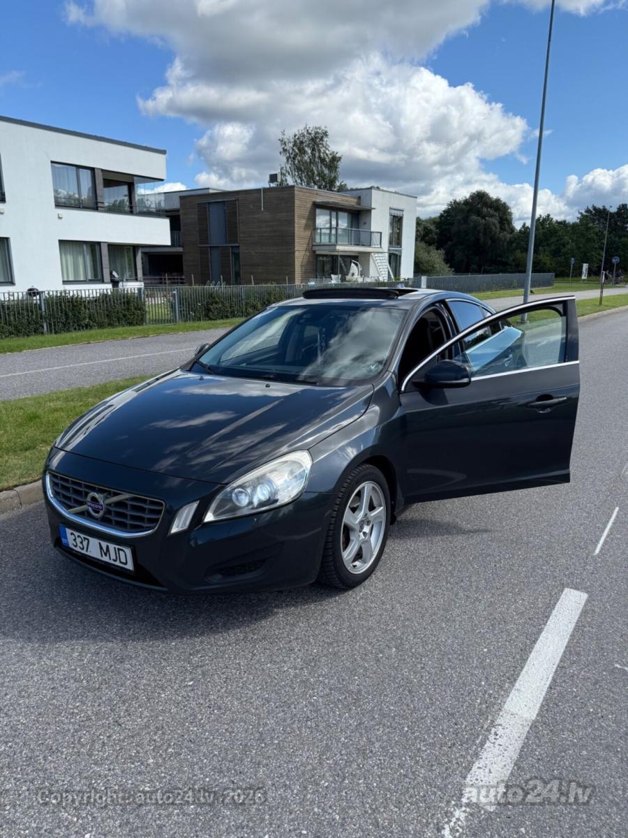 Grey Volvo S60 2013 in Tallinn, with an engine capacity of 2.00 L and mileage of 230 thousand km for 6890 €, photo 4 on AUTOMOTO.COM.LV
