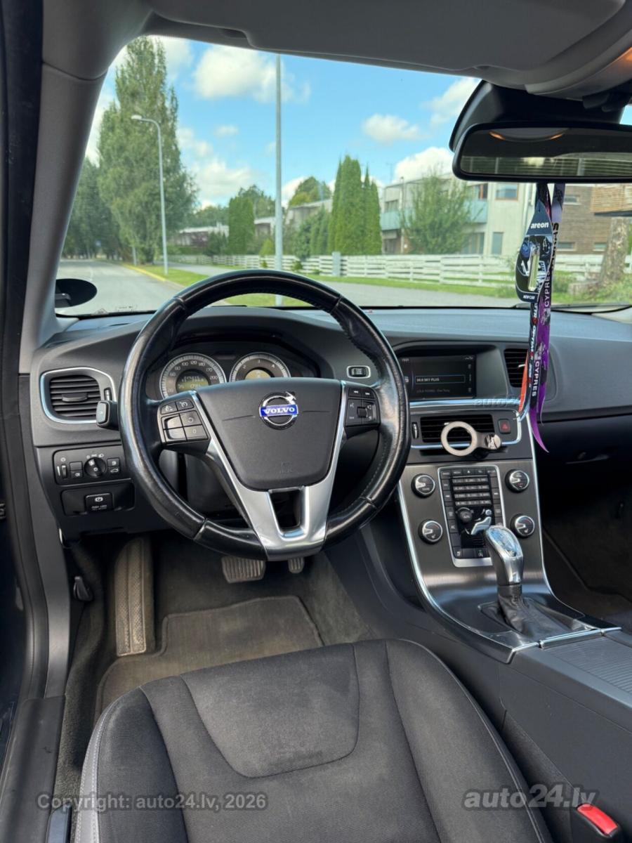 Grey Volvo S60 2013 in Tallinn, with an engine capacity of 2.00 L and mileage of 230 thousand km for 6890 €, photo 9 on AUTOMOTO.COM.LV