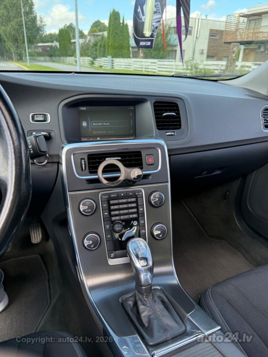 Grey Volvo S60 2013 in Tallinn, with an engine capacity of 2.00 L and mileage of 230 thousand km for 6890 €, photo 11 on AUTOMOTO.COM.LV
