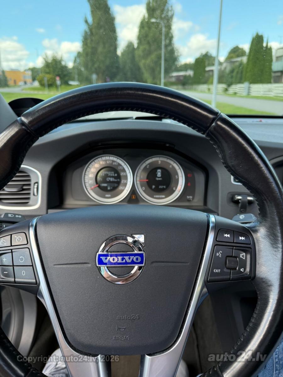 Grey Volvo S60 2013 in Tallinn, with an engine capacity of 2.00 L and mileage of 230 thousand km for 6890 €, photo 12 on AUTOMOTO.COM.LV