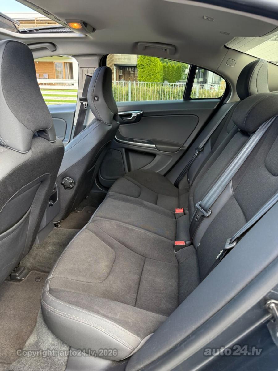 Grey Volvo S60 2013 in Tallinn, with an engine capacity of 2.00 L and mileage of 230 thousand km for 6890 €, photo 13 on AUTOMOTO.COM.LV