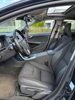 Grey Volvo S60 2013 in Tallinn, with an engine capacity of 2.00 L and mileage of 230 thousand km for 6890 €, photo 14 on AUTOMOTO.COM.LV