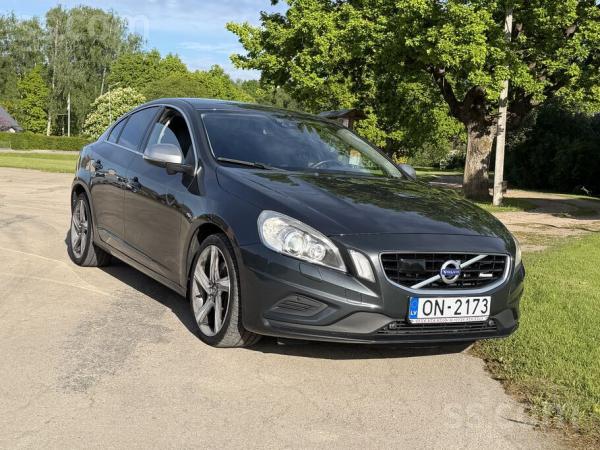 Grey Volvo S60 2013 in Ogre, with an engine capacity of 2.40 L and mileage of 255 thousand km for 9700 €, photo 1 on AUTOMOTO.COM.LV