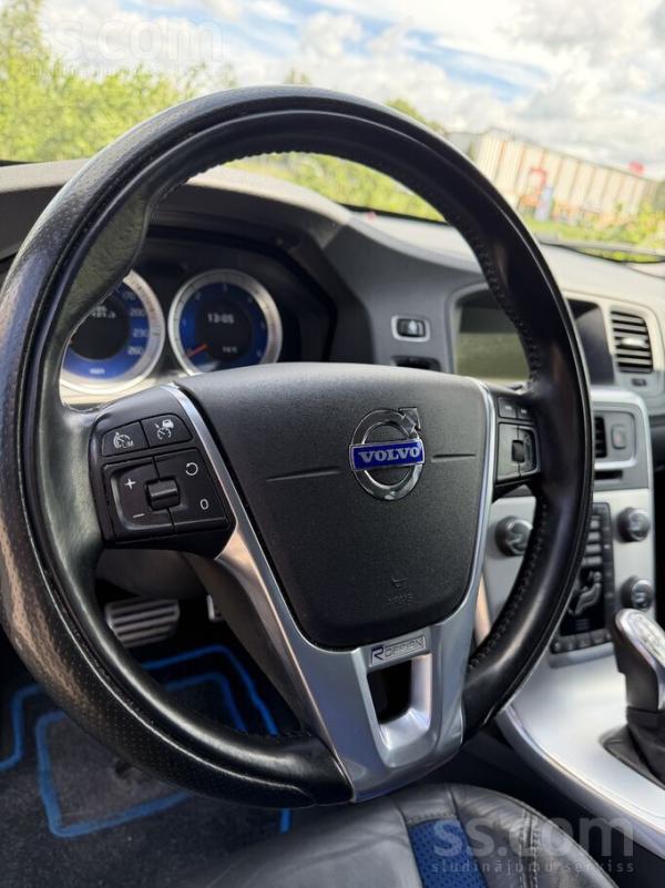 Grey Volvo S60 2013 in Ogre, with an engine capacity of 2.40 L and mileage of 255 thousand km for 9700 €, photo 7 on AUTOMOTO.COM.LV