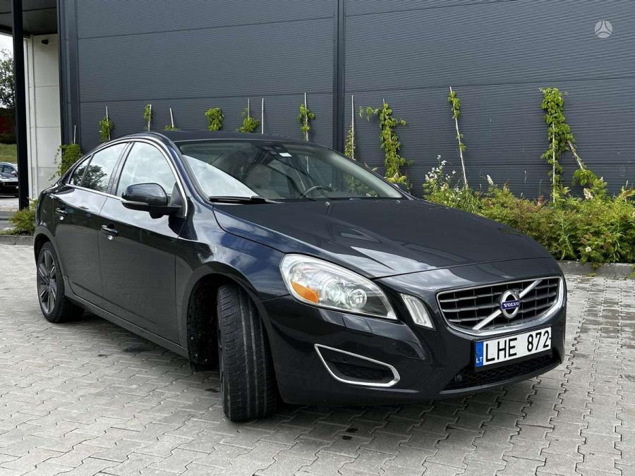 Grey Volvo S60 2013 in Vilnius, with an engine capacity of 2.95 L and mileage of 256 thousand km for 6550 €, photo 9 on AUTOMOTO.COM.LV