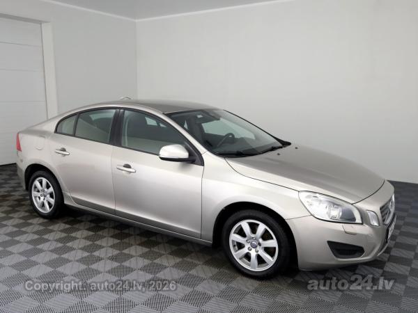 Pelēks Volvo S60 2013 Tallina, ar dzinēja tilpumu 1.60 L un nobraukumu 217 tūkst. km par 4299 €, foto 1 vietnē AUTOMOTO.COM.LV