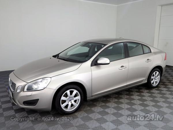 Pelēks Volvo S60 2013 Tallina, ar dzinēja tilpumu 1.60 L un nobraukumu 217 tūkst. km par 4299 €, foto 2 vietnē AUTOMOTO.COM.LV