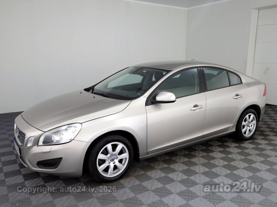 Pelēks Volvo S60 2013 Tallina, ar dzinēja tilpumu 1.60 L un nobraukumu 217 tūkst. km par 4299 €, foto 3 vietnē AUTOMOTO.COM.LV