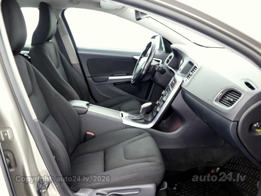 Pelēks Volvo S60 2013 Tallina, ar dzinēja tilpumu 1.60 L un nobraukumu 217 tūkst. km par 4299 €, foto 7 vietnē AUTOMOTO.COM.LV