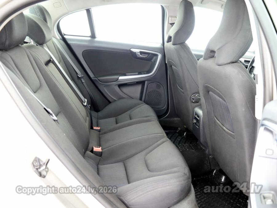Pelēks Volvo S60 2013 Tallina, ar dzinēja tilpumu 1.60 L un nobraukumu 217 tūkst. km par 4299 €, foto 8 vietnē AUTOMOTO.COM.LV