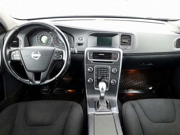 Pelēks Volvo S60 2013 Tallina, ar dzinēja tilpumu 1.60 L un nobraukumu 217 tūkst. km par 4299 €, foto 5 vietnē AUTOMOTO.COM.LV