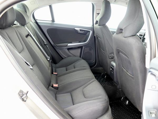 Pelēks Volvo S60 2013 Tallina, ar dzinēja tilpumu 1.60 L un nobraukumu 217 tūkst. km par 4299 €, foto 7 vietnē AUTOMOTO.COM.LV