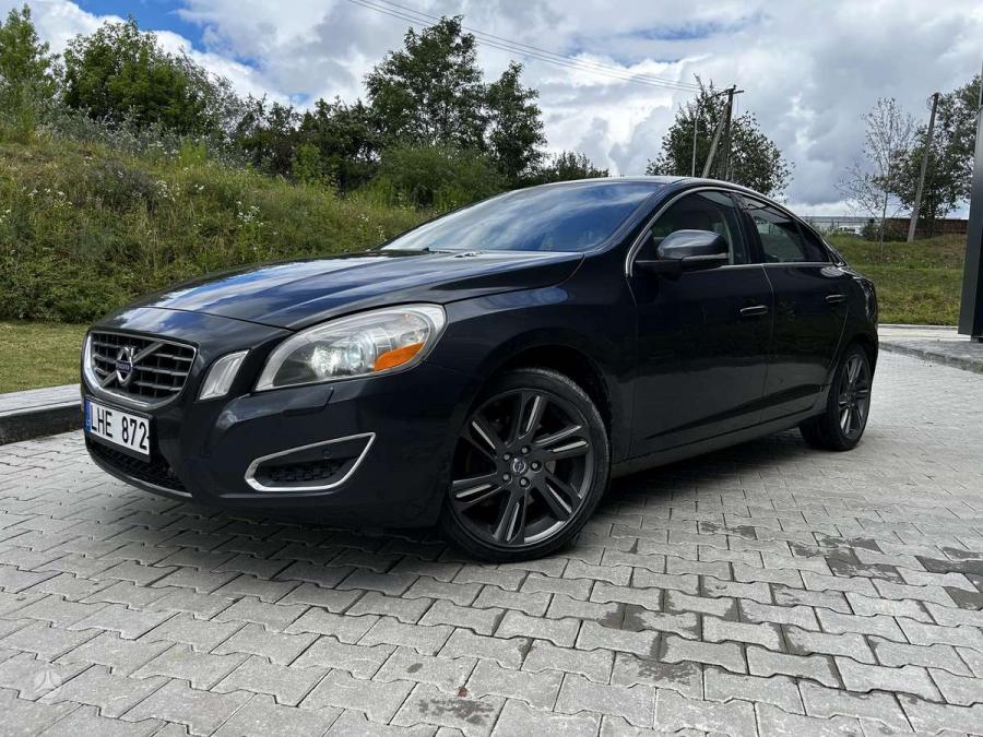 Grey Volvo S60 2013 in Vilnius, with an engine capacity of 2.95 L and mileage of 256 thousand km for 5800 €, photo 3 on AUTOMOTO.COM.LV