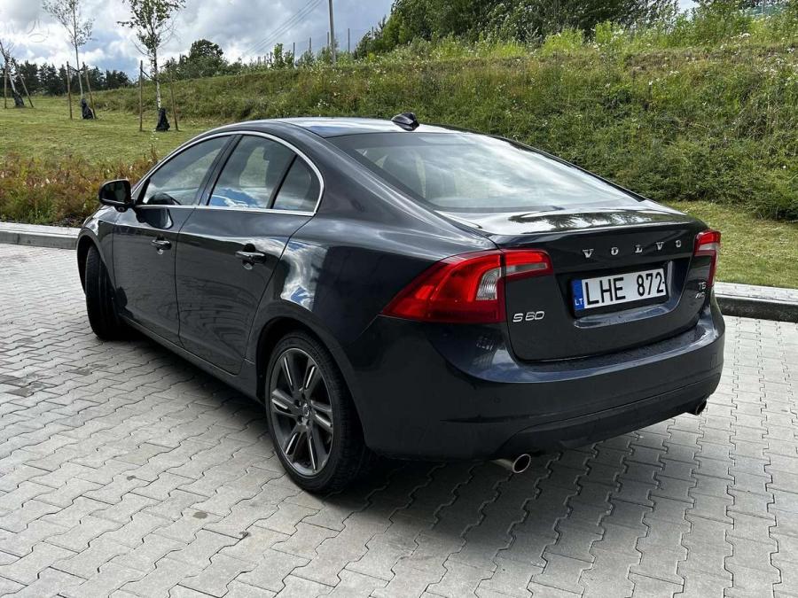 Grey Volvo S60 2013 in Vilnius, with an engine capacity of 2.95 L and mileage of 256 thousand km for 5800 €, photo 5 on AUTOMOTO.COM.LV