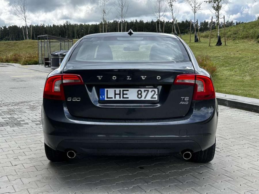 Grey Volvo S60 2013 in Vilnius, with an engine capacity of 2.95 L and mileage of 256 thousand km for 5800 €, photo 6 on AUTOMOTO.COM.LV