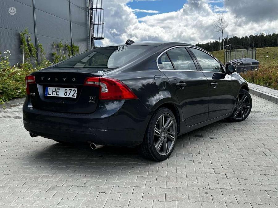 Grey Volvo S60 2013 in Vilnius, with an engine capacity of 2.95 L and mileage of 256 thousand km for 5800 €, photo 7 on AUTOMOTO.COM.LV