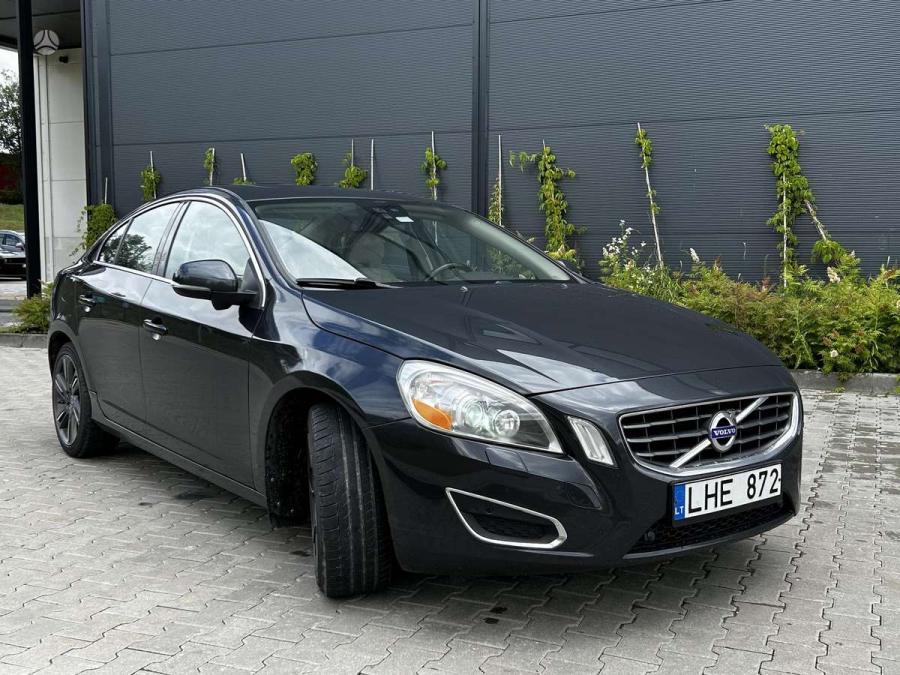 Grey Volvo S60 2013 in Vilnius, with an engine capacity of 2.95 L and mileage of 256 thousand km for 5800 €, photo 9 on AUTOMOTO.COM.LV