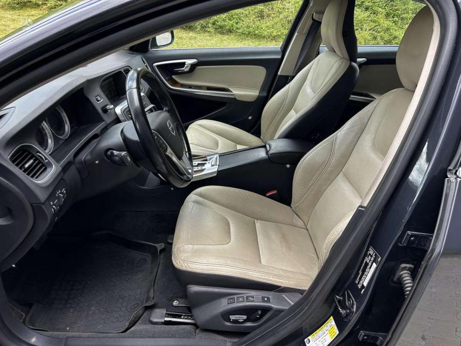 Grey Volvo S60 2013 in Vilnius, with an engine capacity of 2.95 L and mileage of 256 thousand km for 5800 €, photo 12 on AUTOMOTO.COM.LV