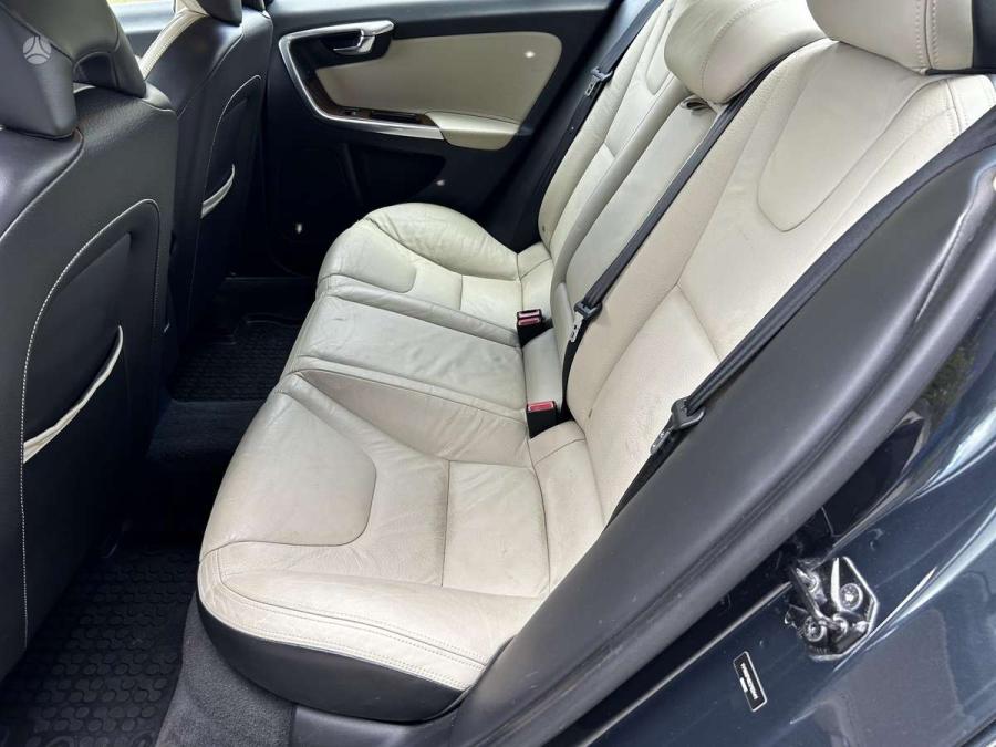 Grey Volvo S60 2013 in Vilnius, with an engine capacity of 2.95 L and mileage of 256 thousand km for 5800 €, photo 13 on AUTOMOTO.COM.LV