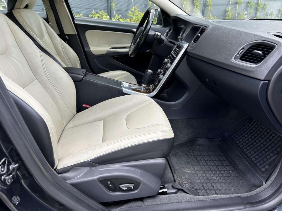 Grey Volvo S60 2013 in Vilnius, with an engine capacity of 2.95 L and mileage of 256 thousand km for 5800 €, photo 15 on AUTOMOTO.COM.LV
