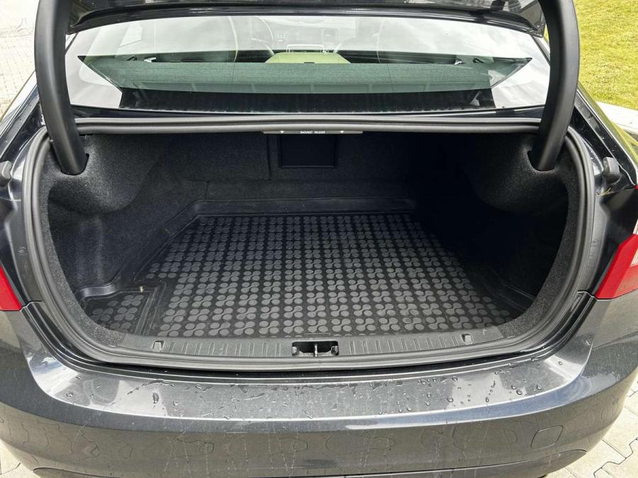 Grey Volvo S60 2013 in Vilnius, with an engine capacity of 2.95 L and mileage of 256 thousand km for 5800 €, photo 20 on AUTOMOTO.COM.LV