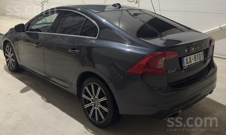 Pelēks Volvo S60 2013 Rīga, ar dzinēja tilpumu 2.50 L un nobraukumu 140 tūkst. km par 8550 €, foto 1 vietnē AUTOMOTO.COM.LV