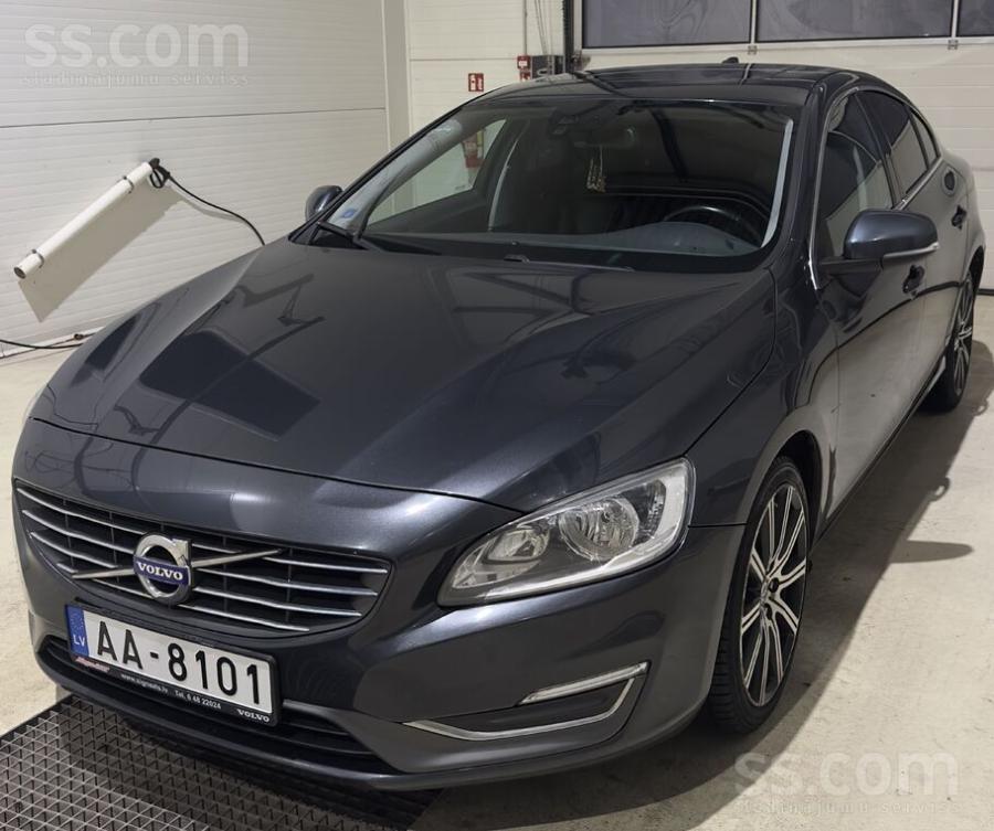 Pelēks Volvo S60 2013 Rīga, ar dzinēja tilpumu 2.50 L un nobraukumu 140 tūkst. km par 8550 €, foto 5 vietnē AUTOMOTO.COM.LV