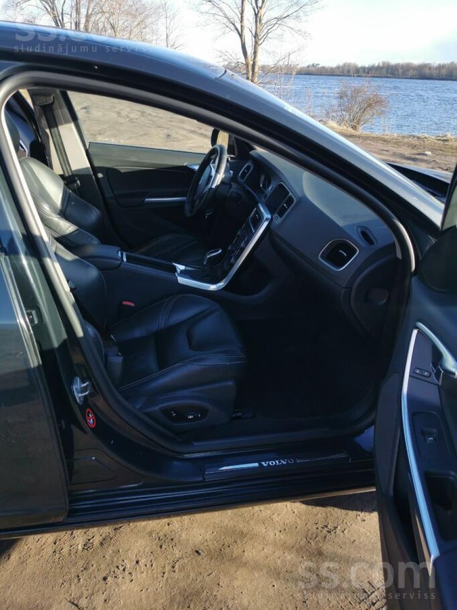 Pelēks Volvo S60 2013 Rīga, ar dzinēja tilpumu 2.50 L un nobraukumu 140 tūkst. km par 8550 €, foto 8 vietnē AUTOMOTO.COM.LV