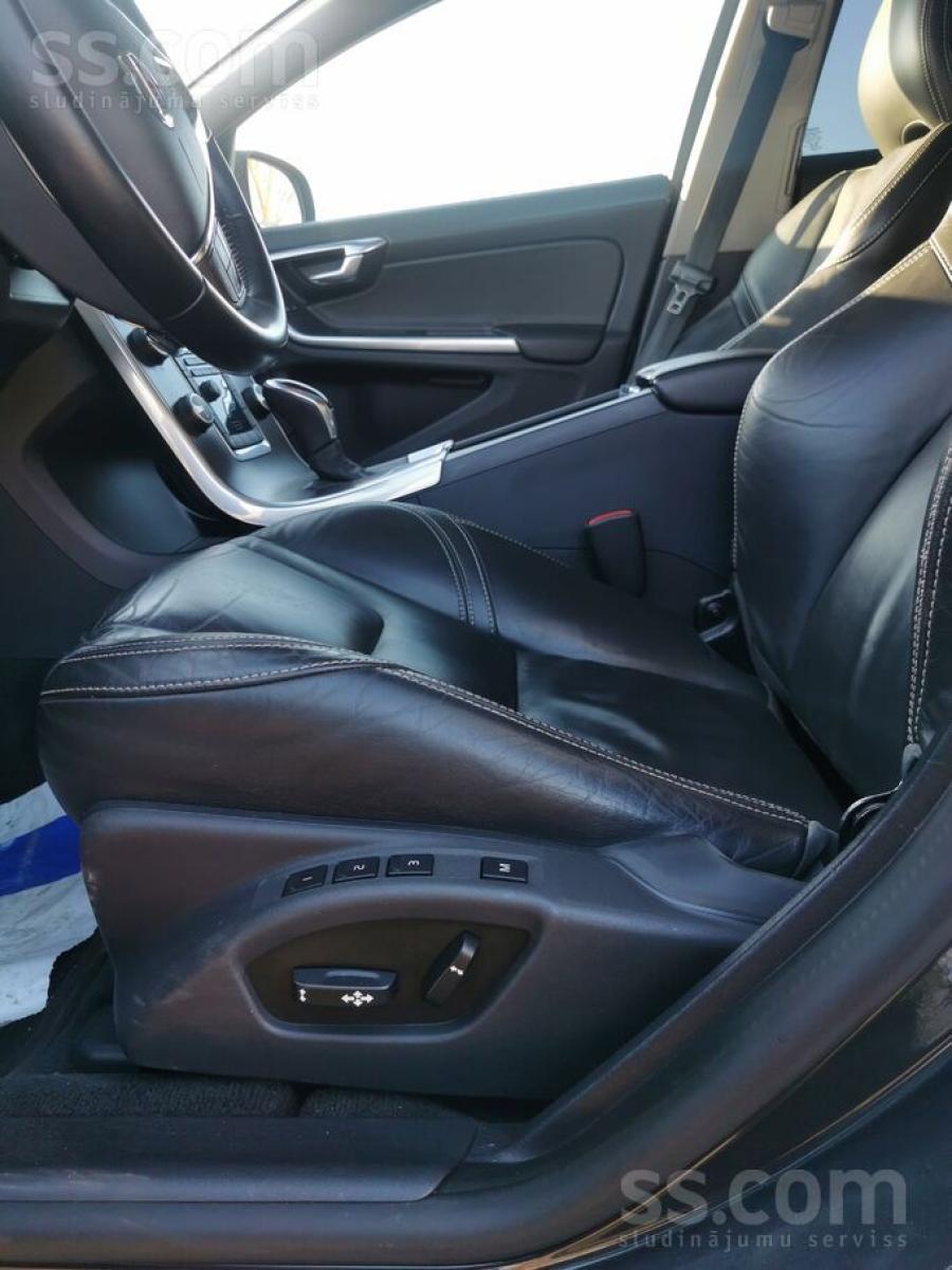 Pelēks Volvo S60 2013 Rīga, ar dzinēja tilpumu 2.50 L un nobraukumu 140 tūkst. km par 8550 €, foto 9 vietnē AUTOMOTO.COM.LV