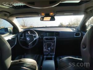 Pelēks Volvo S60 2013 Rīga, ar dzinēja tilpumu 2.50 L un nobraukumu 140 tūkst. km par 8550 €, foto 12 vietnē AUTOMOTO.COM.LV