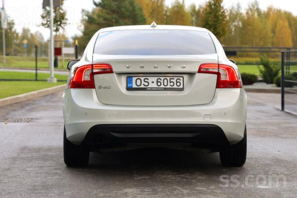 Grey Volvo S60 2013 in Jelgava, with an engine capacity of 2.00 L and mileage of 306 thousand km for 6550 €, photo 5 on AUTOMOTO.COM.LV