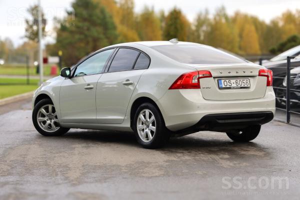Grey Volvo S60 2013 in Jelgava, with an engine capacity of 2.00 L and mileage of 306 thousand km for 6550 €, photo 6 on AUTOMOTO.COM.LV